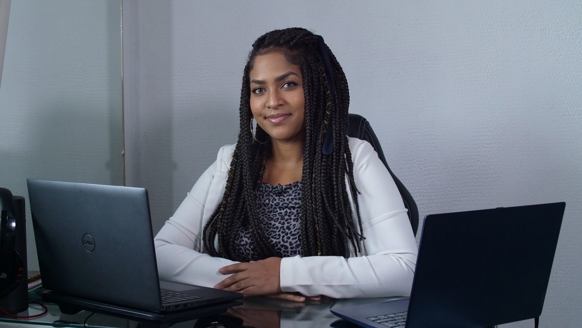 Young resident from the outskirts of SÃ£o Paulo learns programming and enters the job market ...